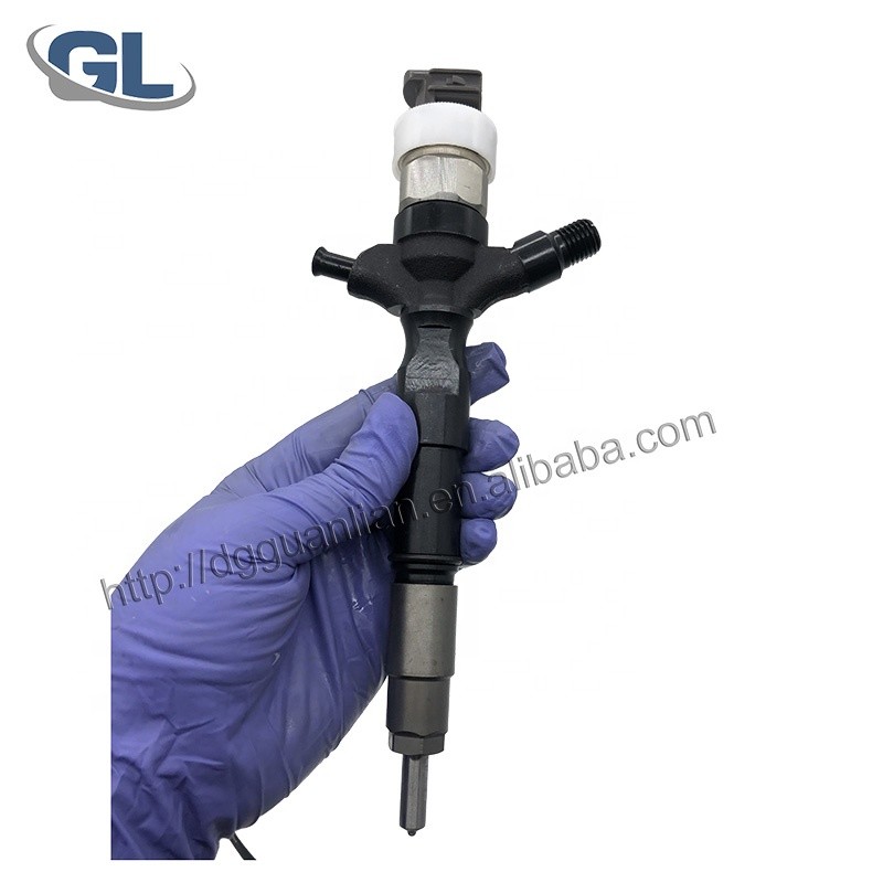 Common Rail Fuel Injector 295050-0820 23670-39385 23670-30380 For ...